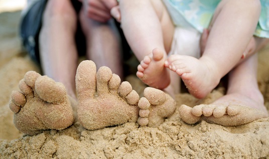 Why Do Taller People Have Bigger Feet & Hands | People Living Tall